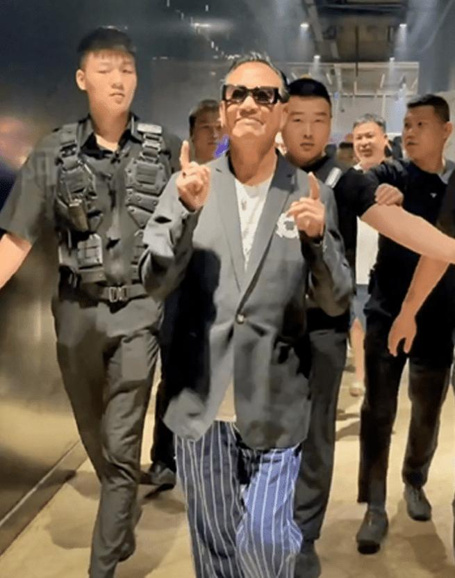 The 64-year-old Wan Ziliang has recently been exposed. He bowed to a ...