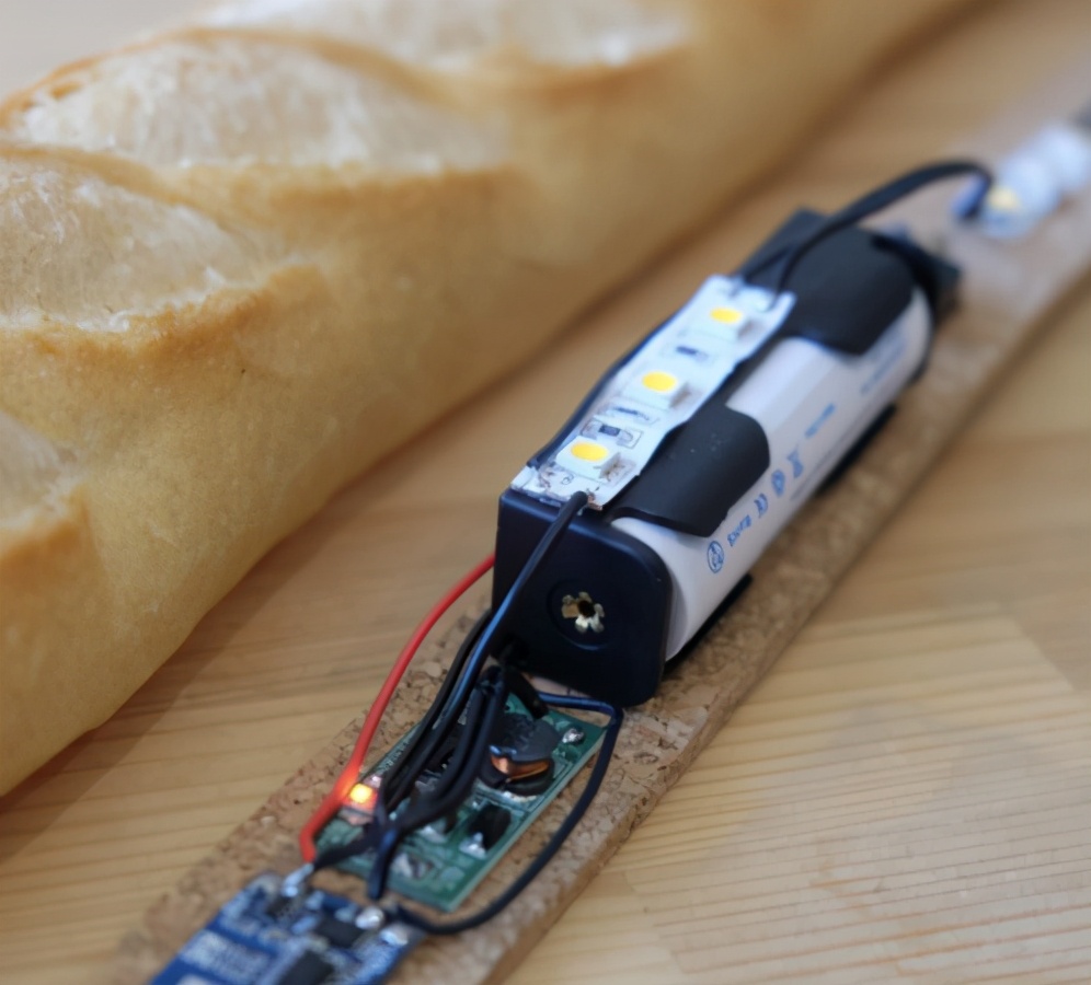 Glowing bread, 100% full simulation of the production process, put it ...