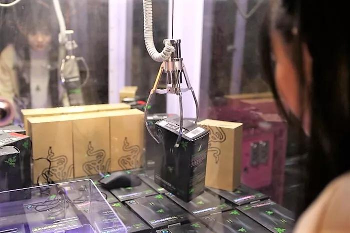 Akihabara-themed Japanese Crane Machine - iNEWS