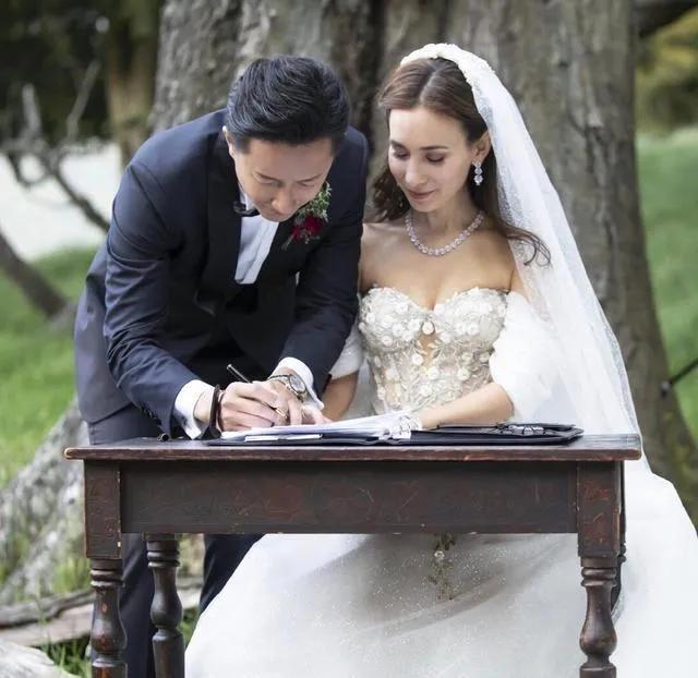 Han Geng celebrates Lu Jingshan's two years of marriage and is still ...