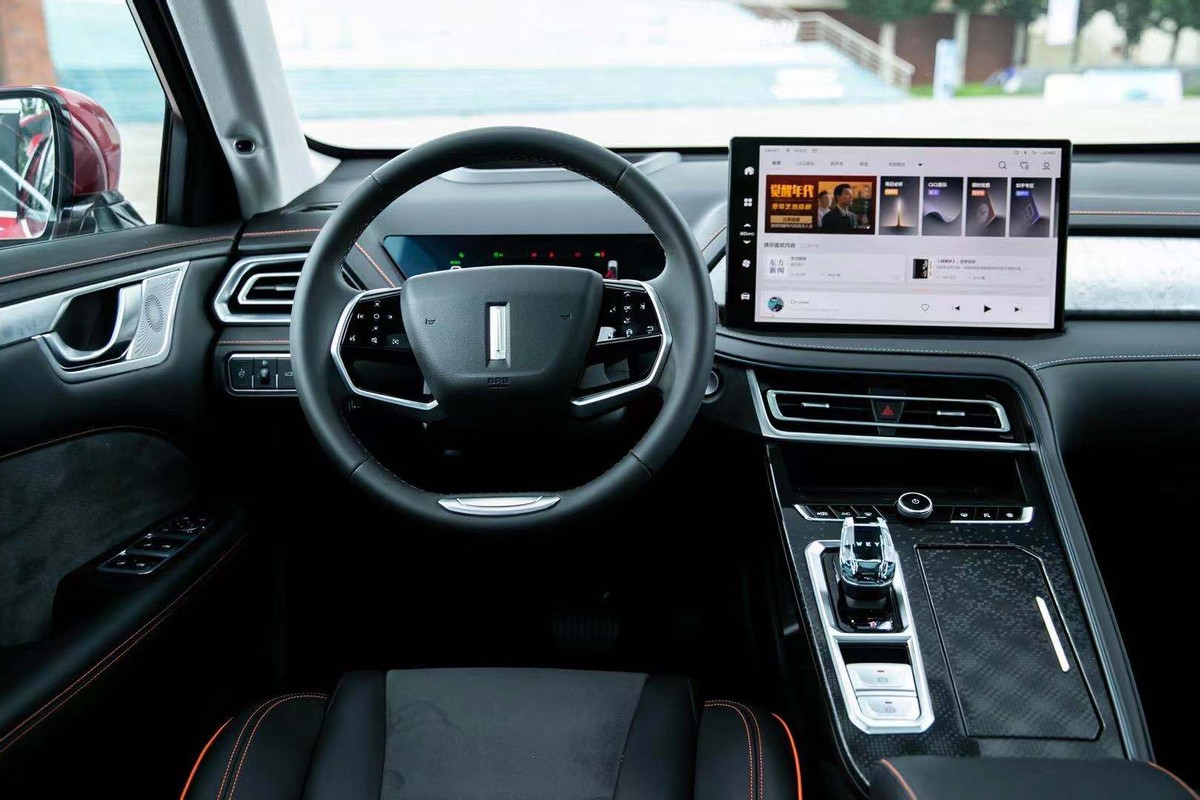 Experience smart hybrid DHT test drive WEY Macchiato - iNEWS