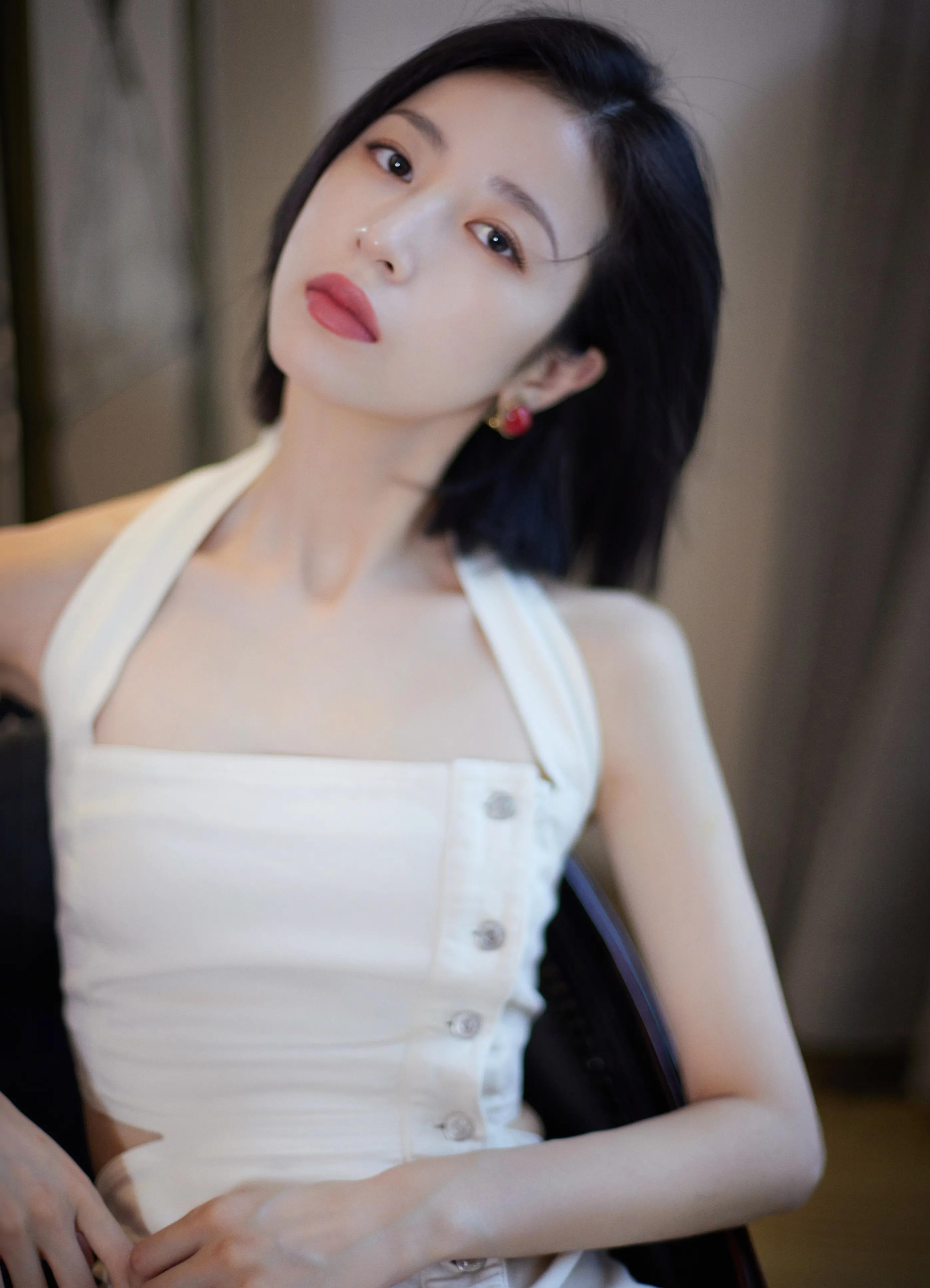 Zhou Yutong's beautiful pictures - iNEWS