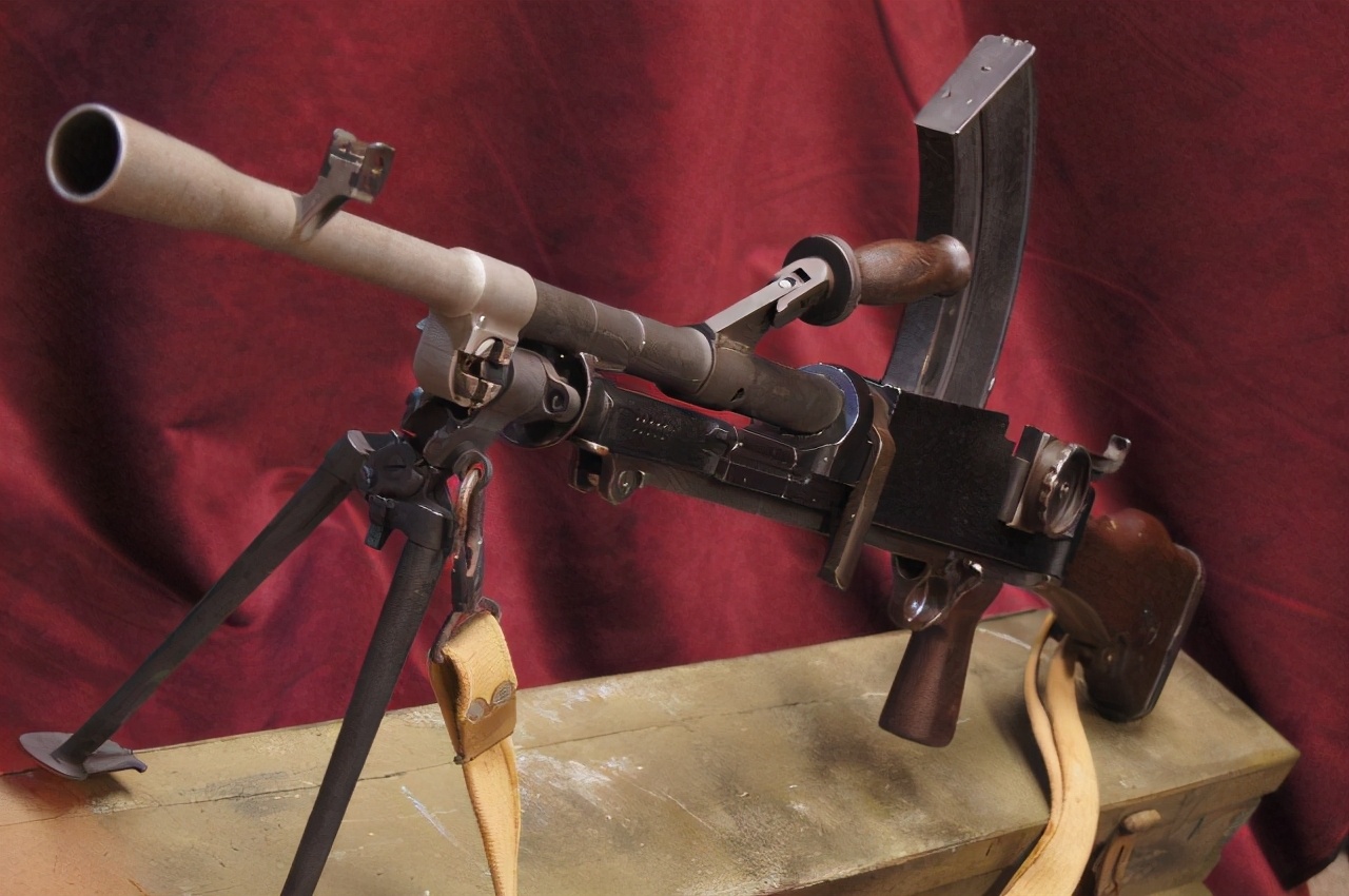 Inventory of World War II light weapons cost 98K to 28 US dollars MG40 ...