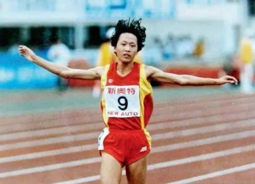 Track and field champion Wang Junxia: Three marriages and two "scumbags ...