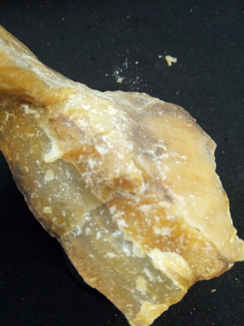 How to distinguish between quartz stone and yellow wax stone - iNEWS