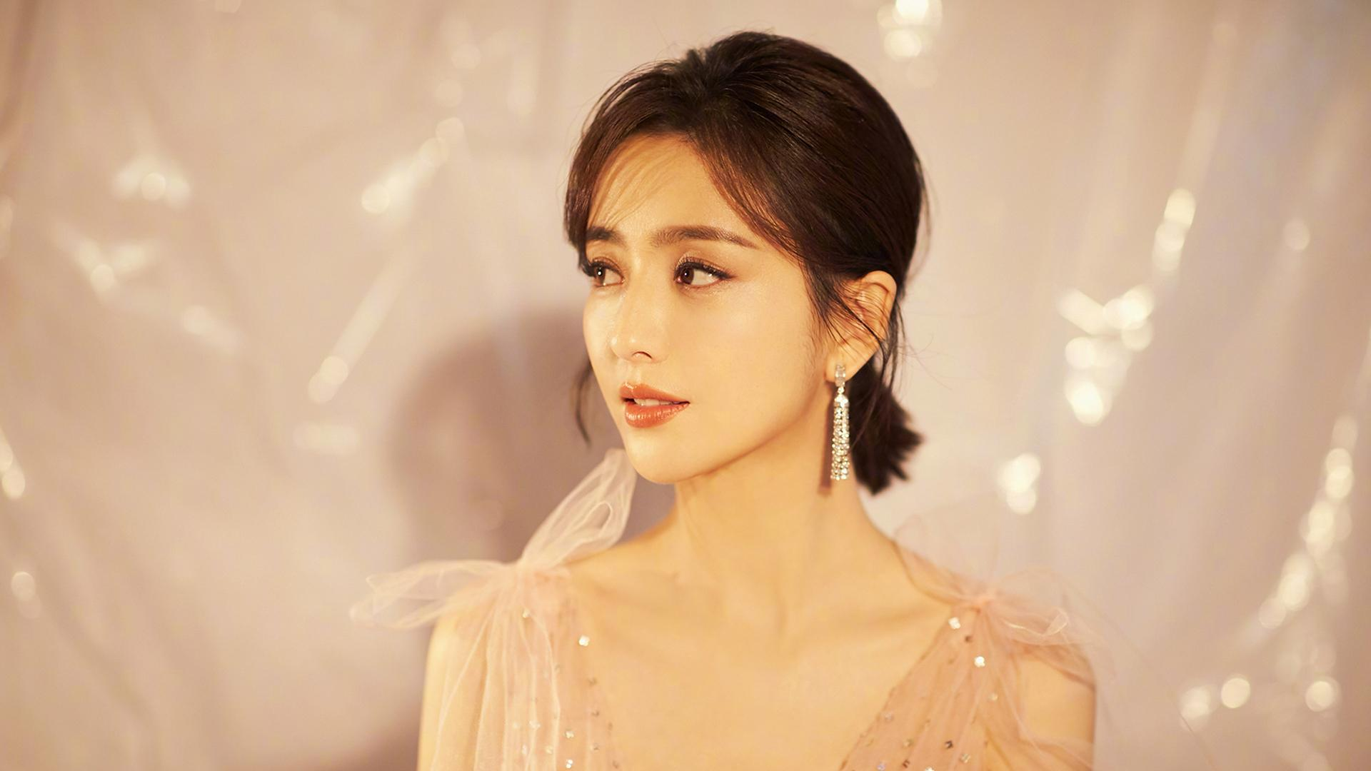 Composing for Zhao Liying and singing for Deng Lun, his new drama ...