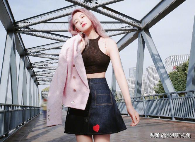 Song Qian's "Pink Hair" blockbuster was exposed, wearing a cool and ...