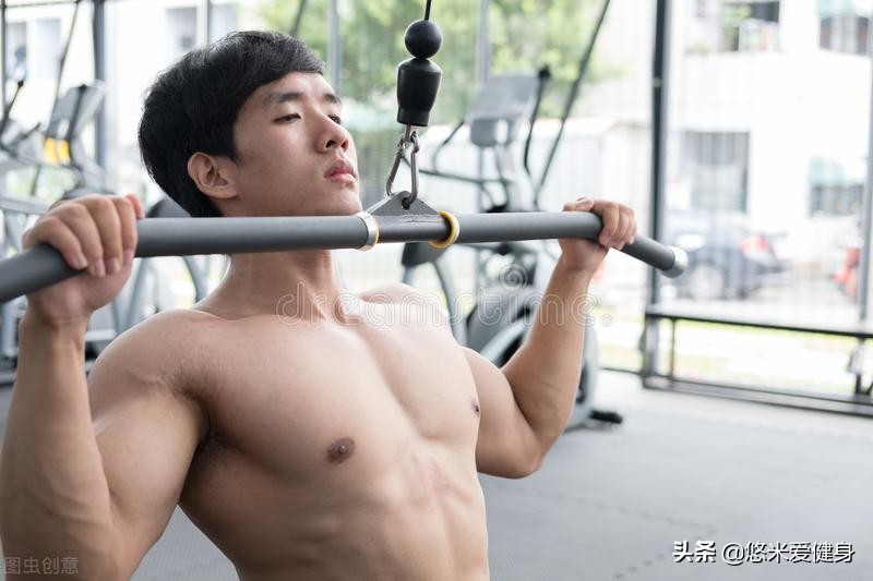 Train high pull down, choose 4 different grip distances to make your ...