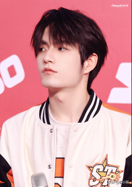 Zhang Yanqi attended the event with great pomp?More than a dozen ...