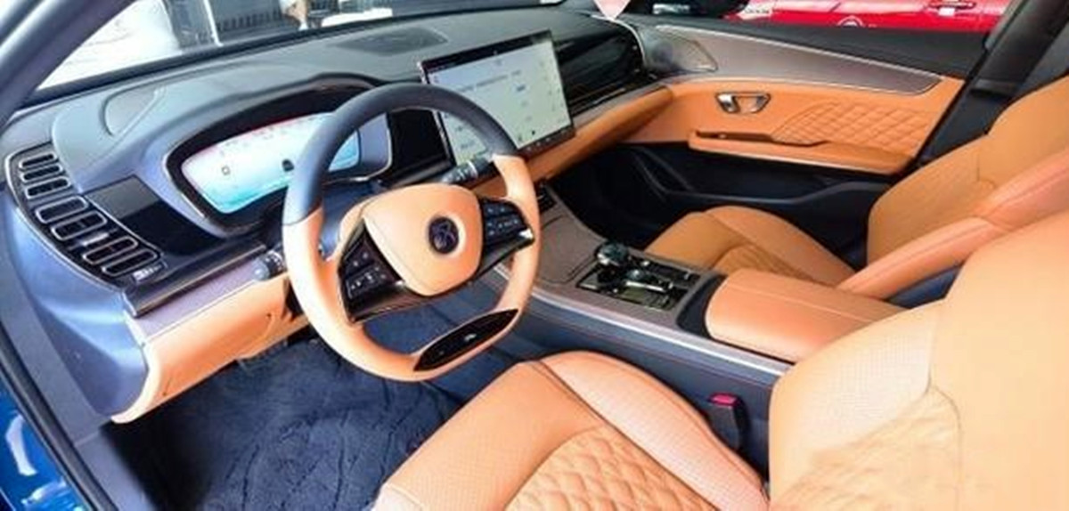 BYD Han's new model is exposed, using aurora blue + golden scale orange ...