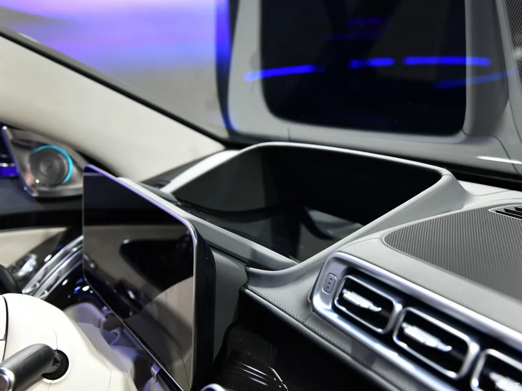 Mercedes-Benz S-Class: 435 horsepower + four-wheel steering, 5 meters ...