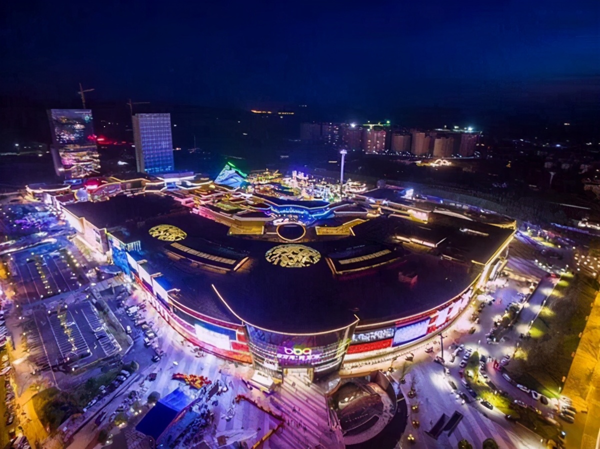 Mainstream shopping center in Changsha, Hunan - iNEWS