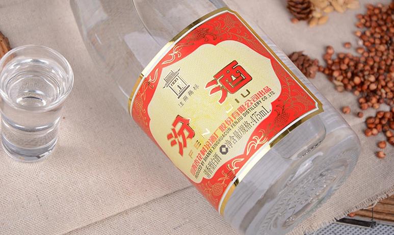 Compared with the green bottle of Xifeng and the yellow cover glass Fen ...