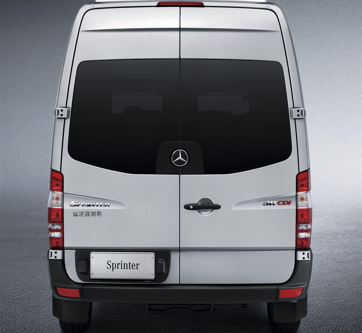 The JAC version of the Mercedes-Benz Sprinter has a very impressive ...