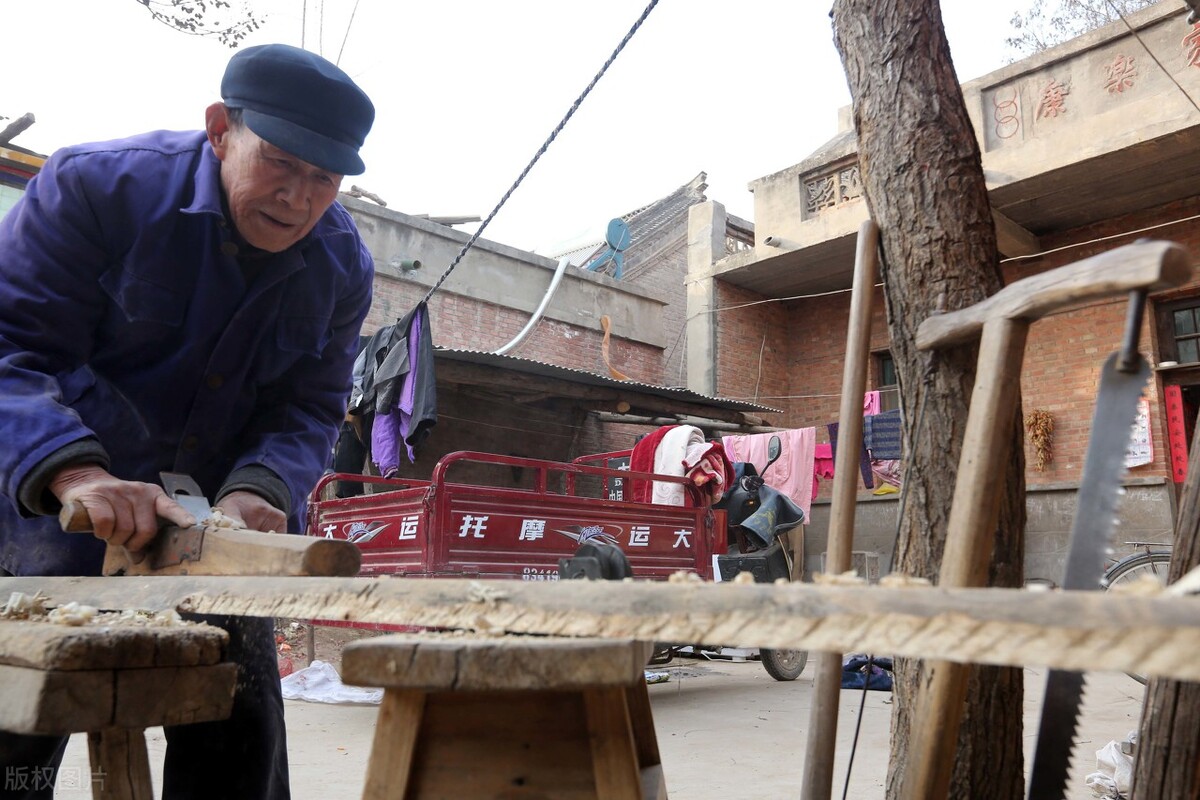 The "Eight Craftsmen" in the countryside, carpenters, blacksmiths and ...
