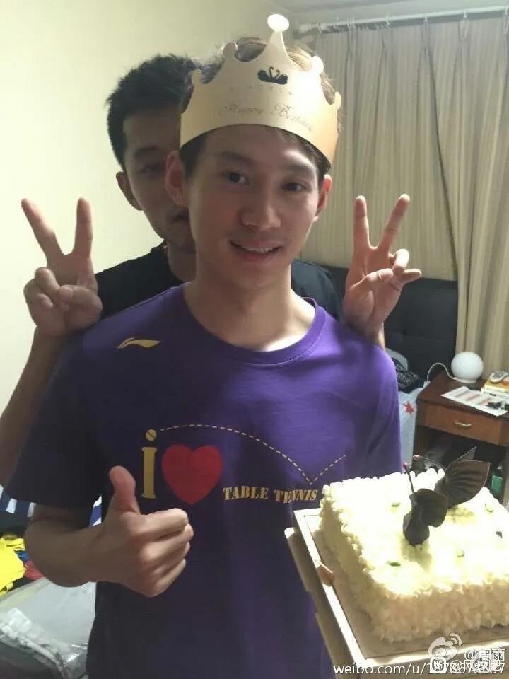 A close photo of Zhang Jike and his friend Zhou Yu, Ding Ning, and Liu ...