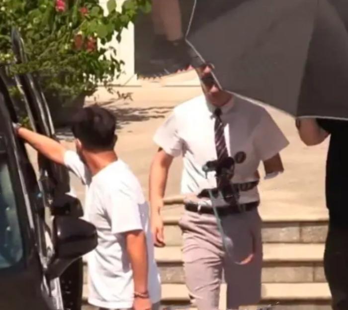 Zhao Liying's school uniform MV was exposed by Reuters. After removing ...