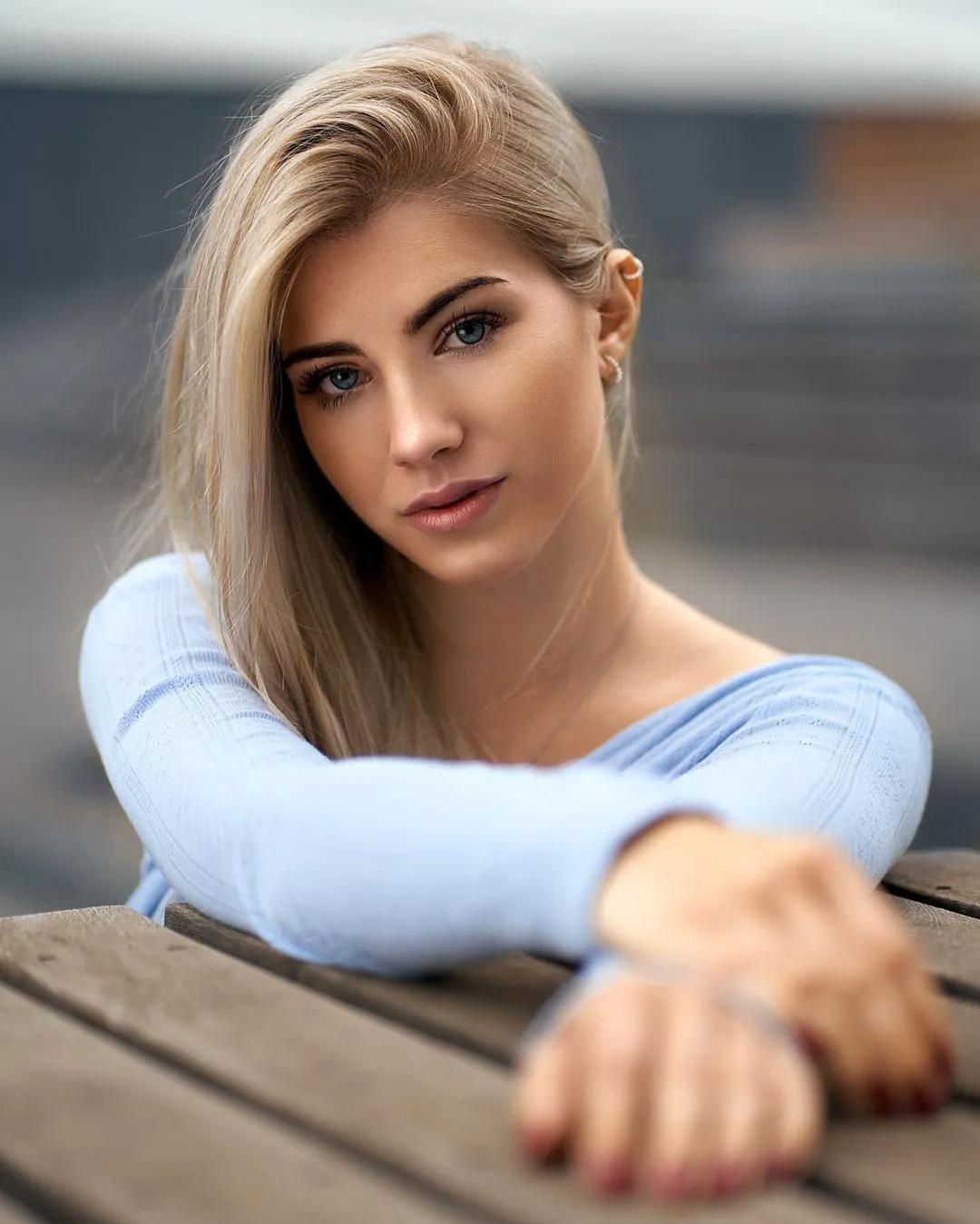 The beautiful fashion model anja keca, more than enough, light and not self-sustaining - iNEWS