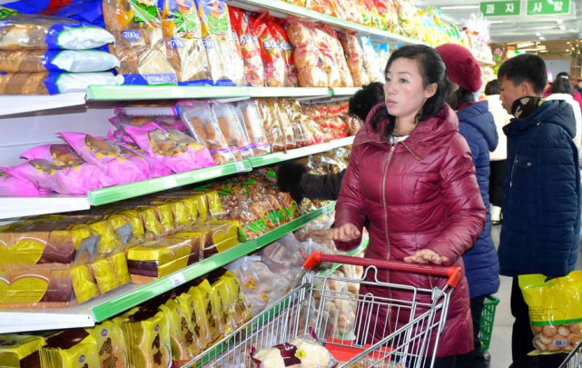 North Korea observes, what is the North Korean large supermarket like ...