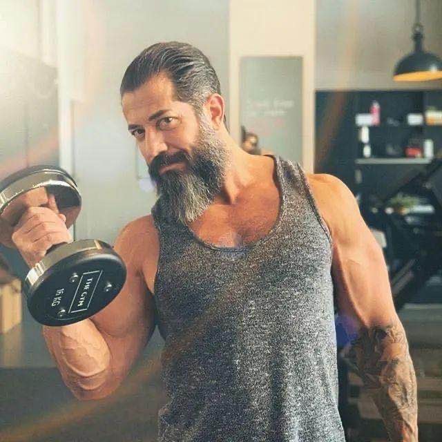 65-year-old uncle fit body 21 years, body is somework, exercise is to ...