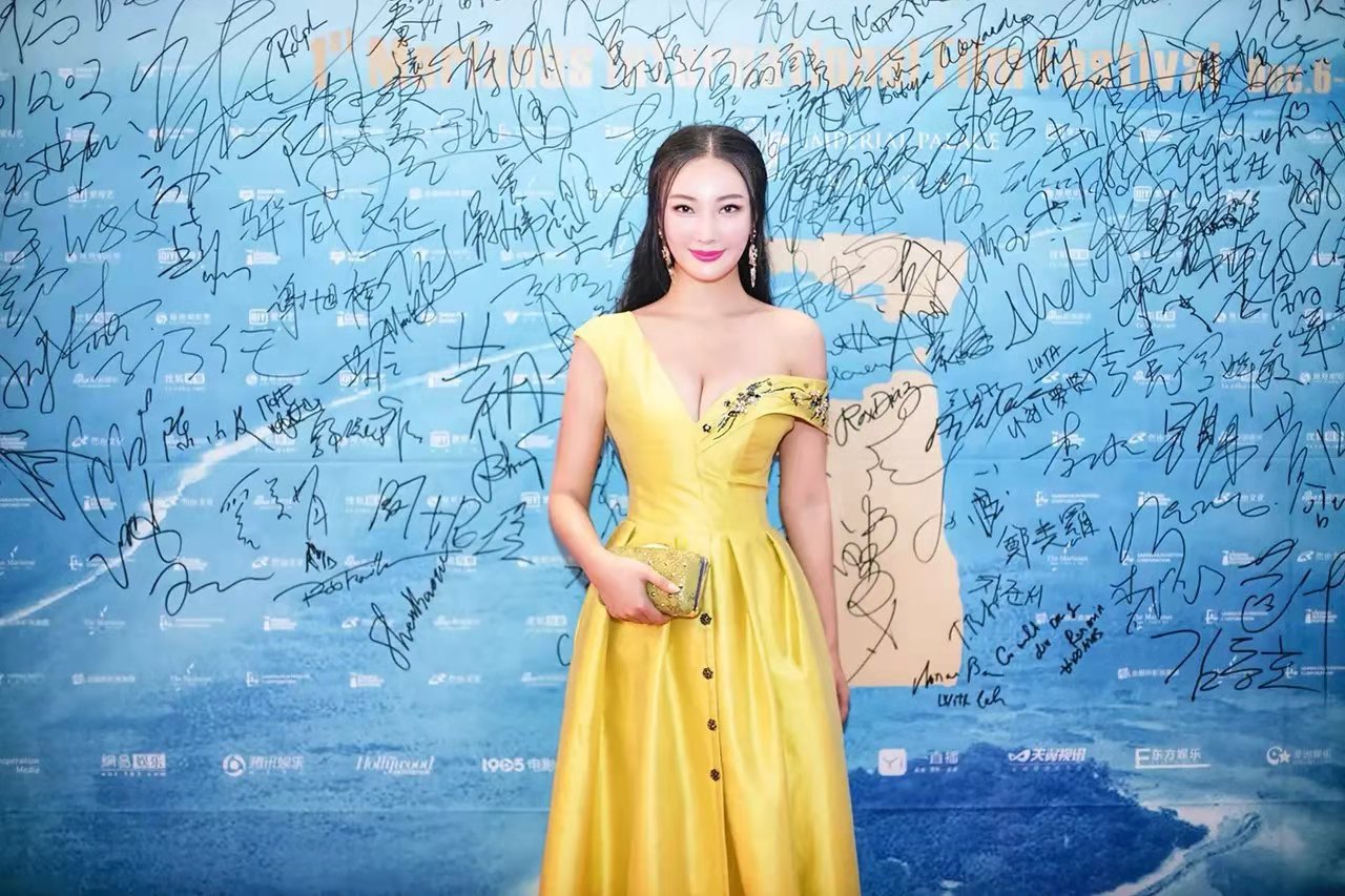 "Erotic Queen" Wang Li Danni and "Road West" - iNEWS