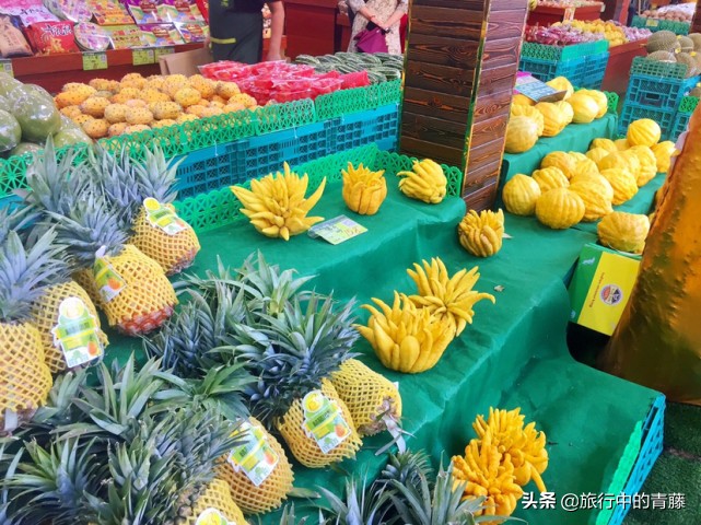 There are many varieties of fruits in Xishuangbanna, Yunnan, and the ...