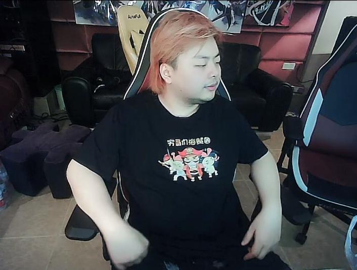 "Gala is the eternal god", the key is to grab the dragon and help RNG defeat DK!"Golden Rain" is ...