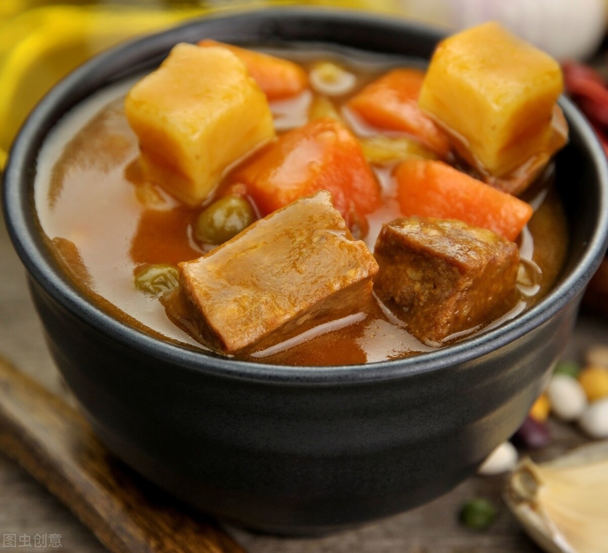For beef stew, don't just blanch it. Master the two key steps. The beef ...