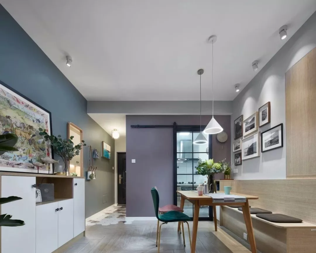 85 square meters two-bedroom, porch floor tiles, living room background ...