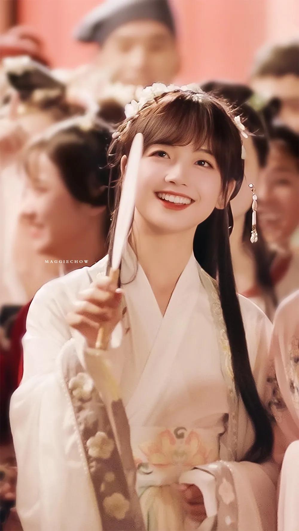 You can always believe in the beauty of CCTV: the costume style of the ...