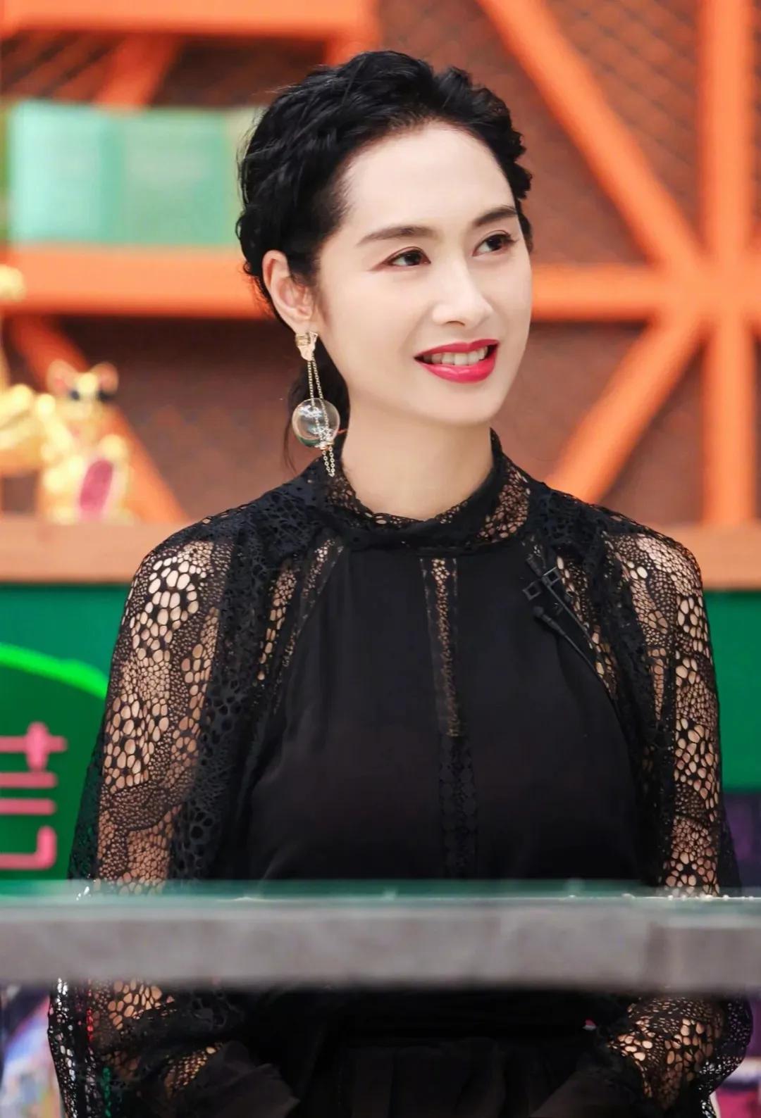 The former Hong Kong beauty star girl Zhu Yin is the goddess of many ...