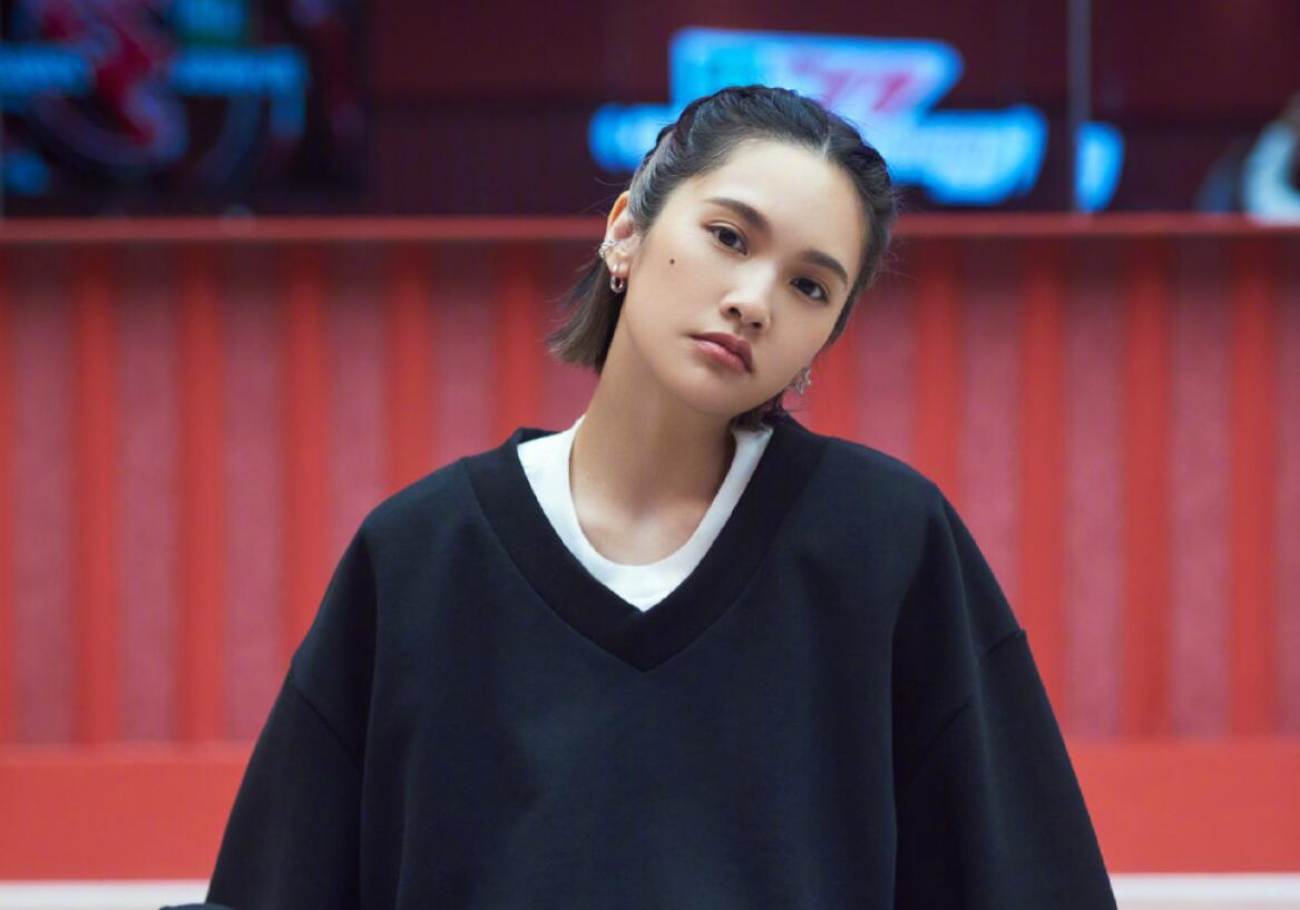 "Raw Sister" Yang Yulin group total shift bottom is actually not weird ...