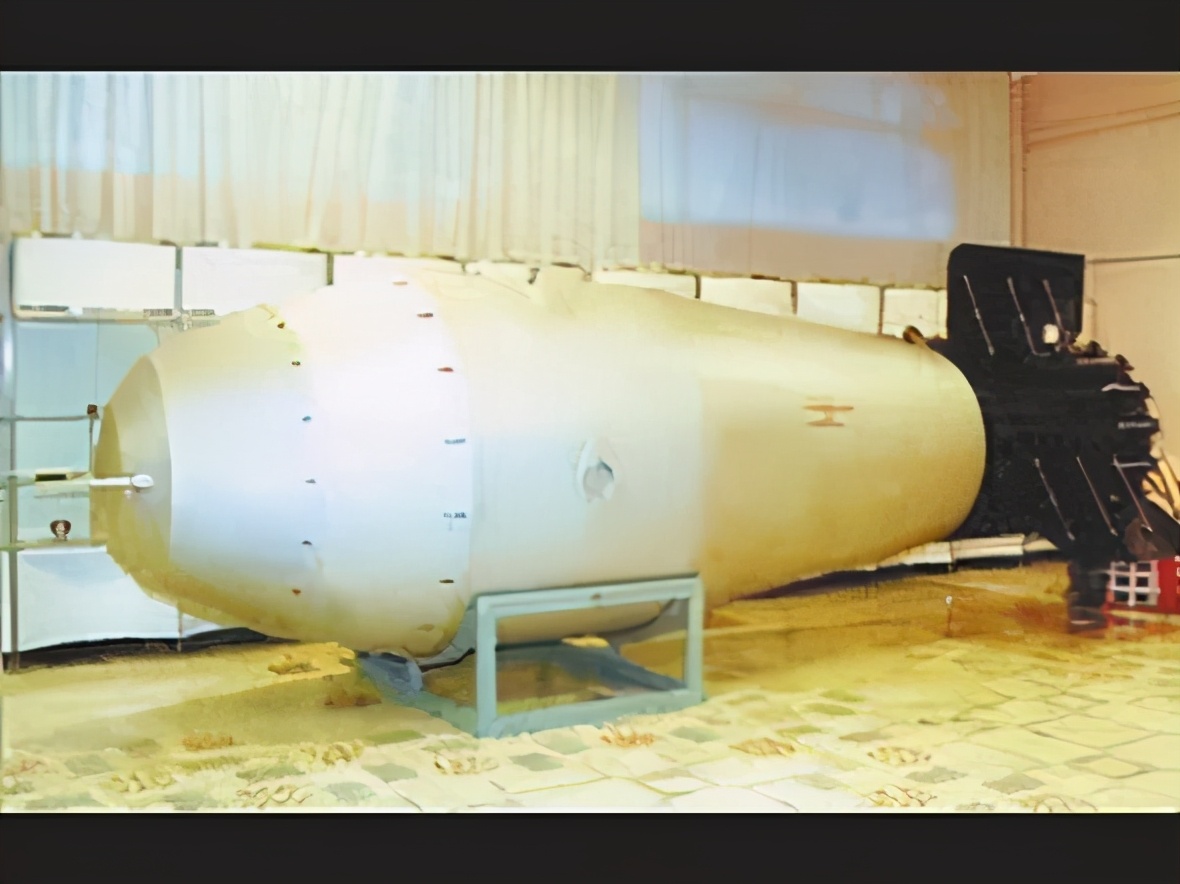 China's third-generation thermobaric bomb debut!It's as powerful as a ...