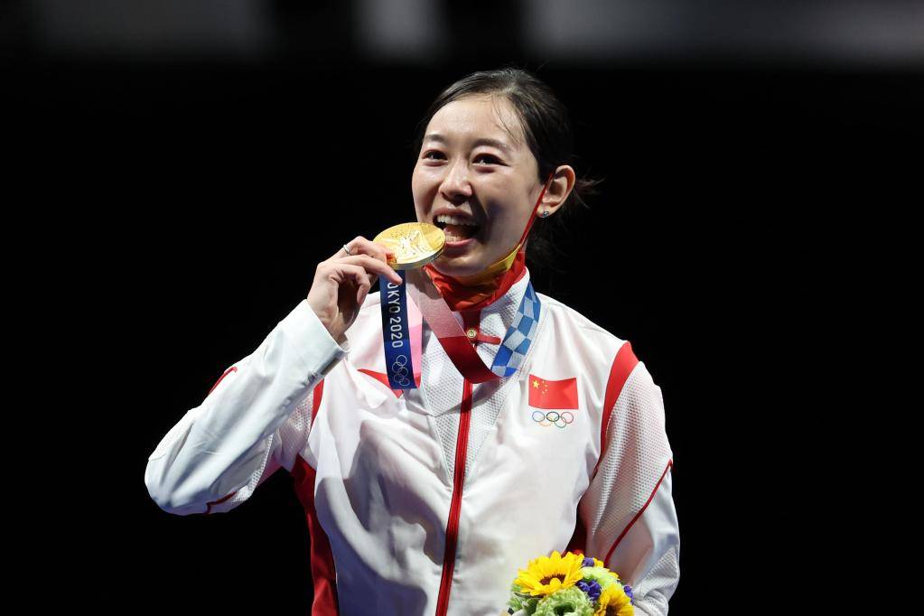 At the Tokyo Olympics, the Chinese delegation won 6 golds, 1 silver and ...