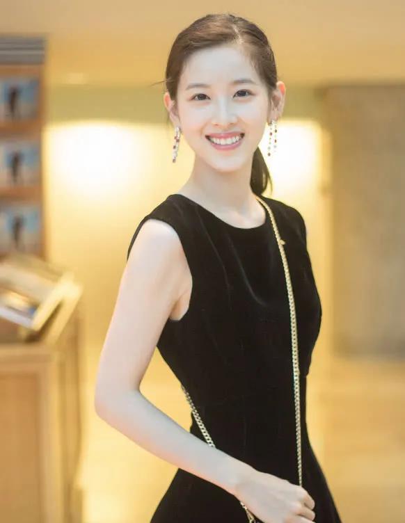 Zhang Zetian & Deng Wendi: Women who stand in the upper class, why are ...