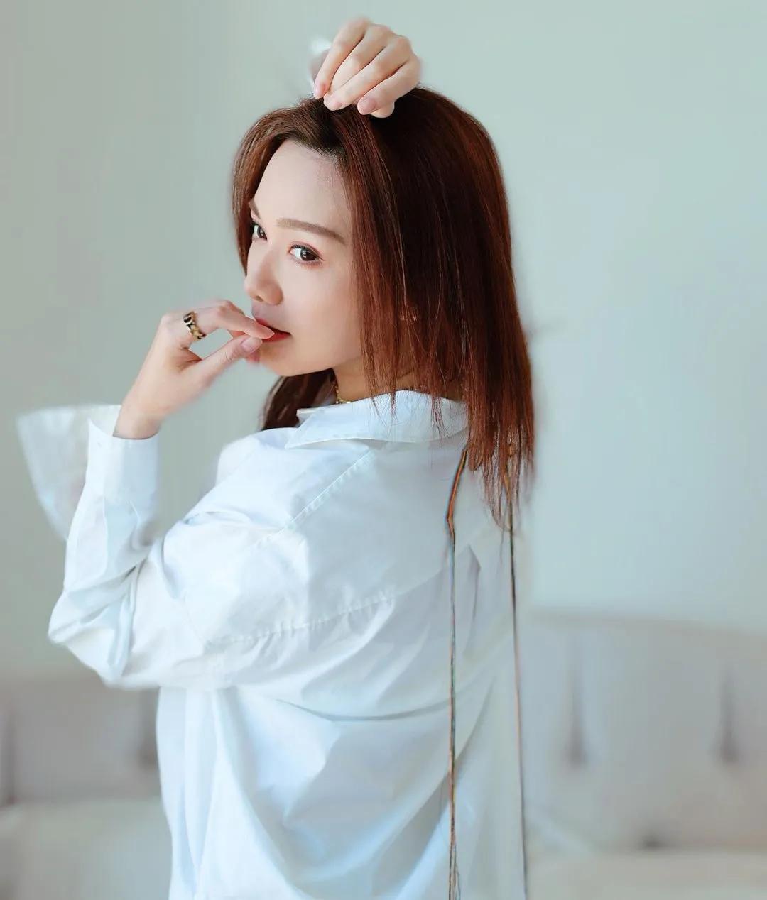 Long-legged Hong Kong girl Tang Luowen - iNEWS