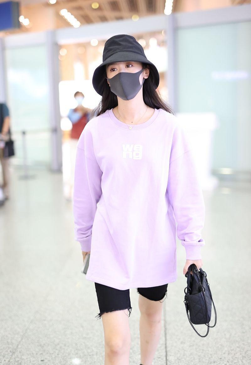 Yuan Bingyan's figure is really flawless, she wears a princess dress to ...