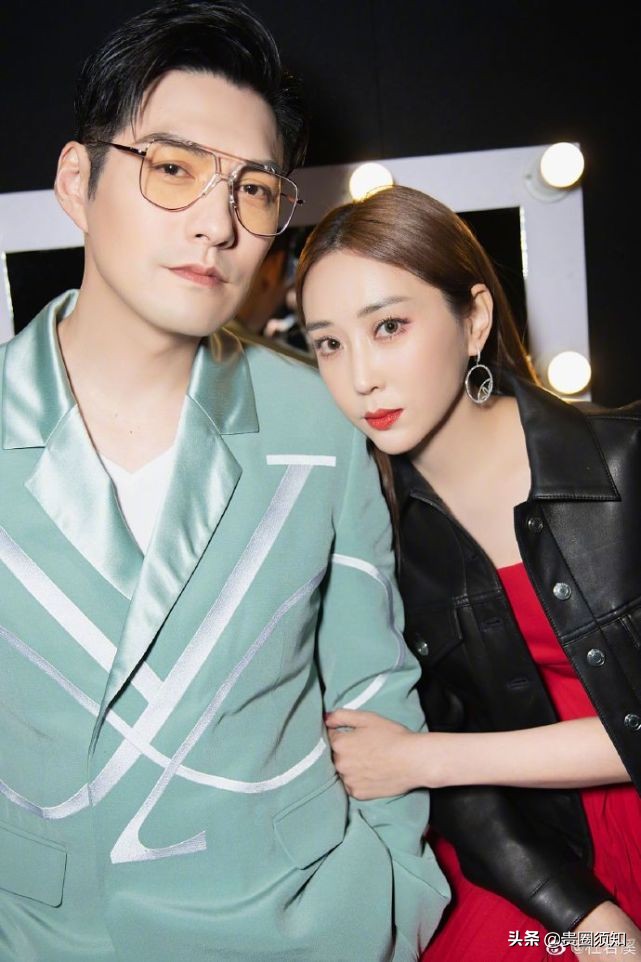 Du Ruoxi took her daughter to watch the show and strolled around the ...