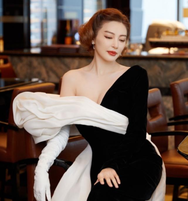 Zhang Yuqi officially announced to join the "Quick Book", Hong Kong ...