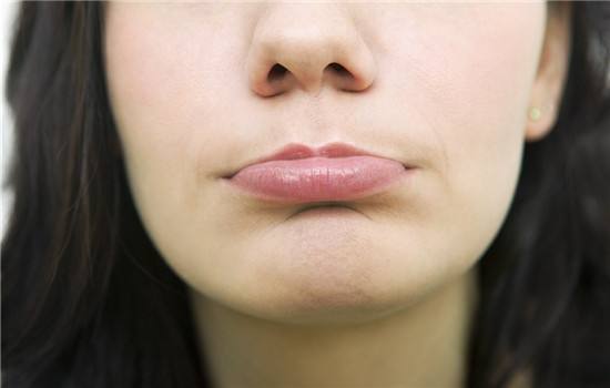 What does female licking represent in psychology? - iNEWS