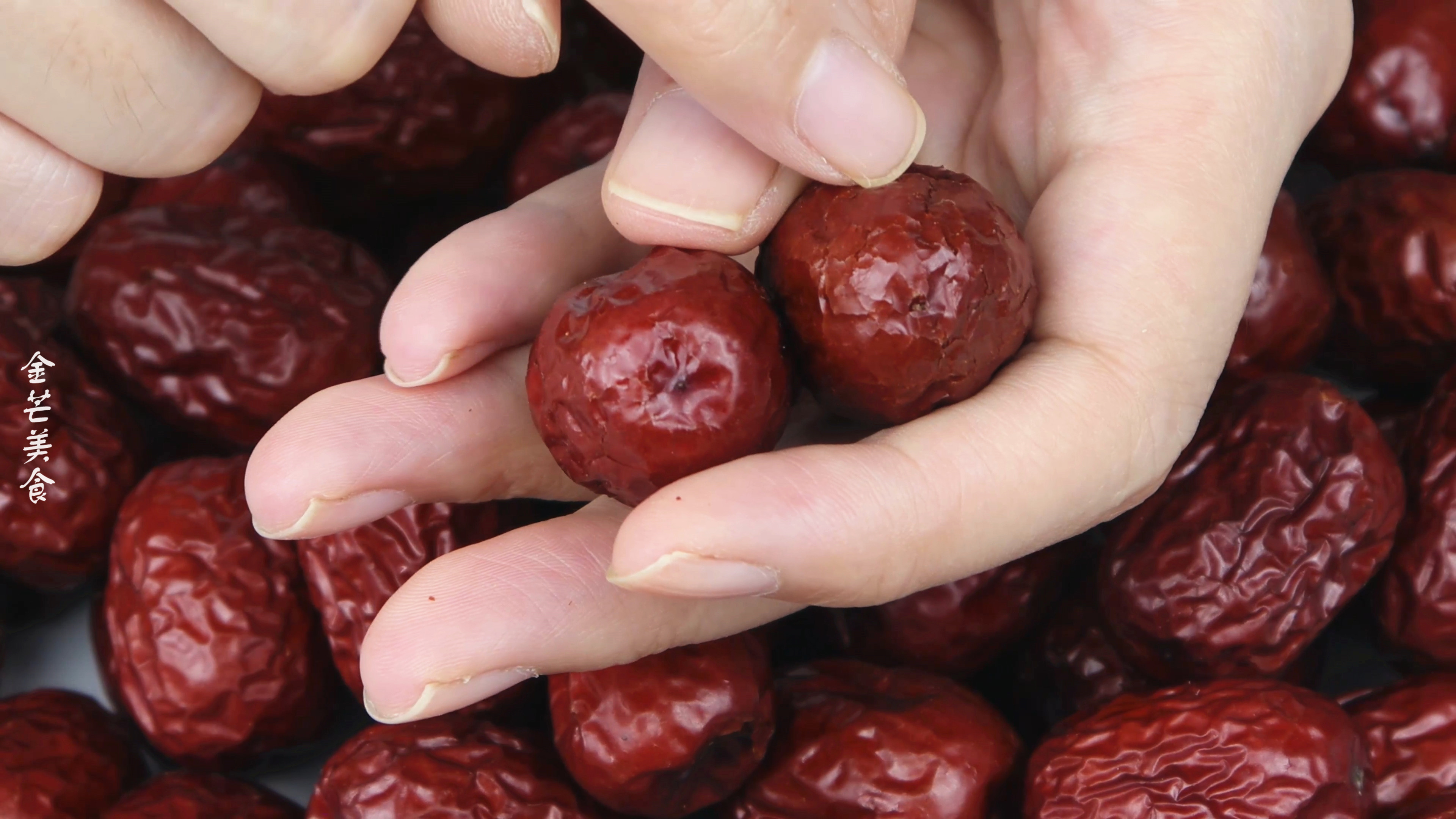 When buying red dates, you must choose "small" ones. Keep these 5 tips ...
