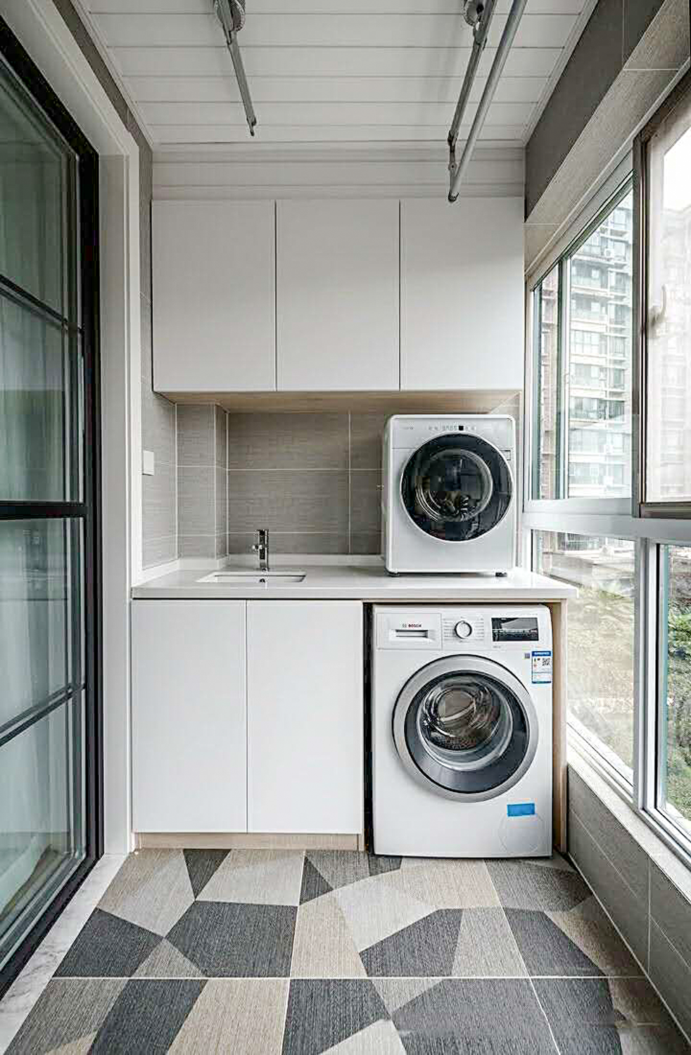 How to design the balcony cabinet? Look at these functions and ...