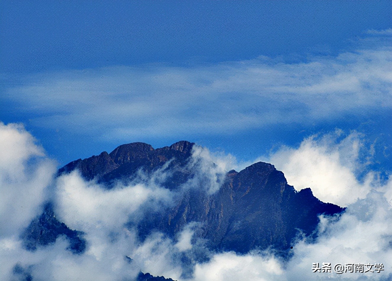 Wang Jiwei: Cangshan Cloud and Erhai Moon (Prose) - iNEWS