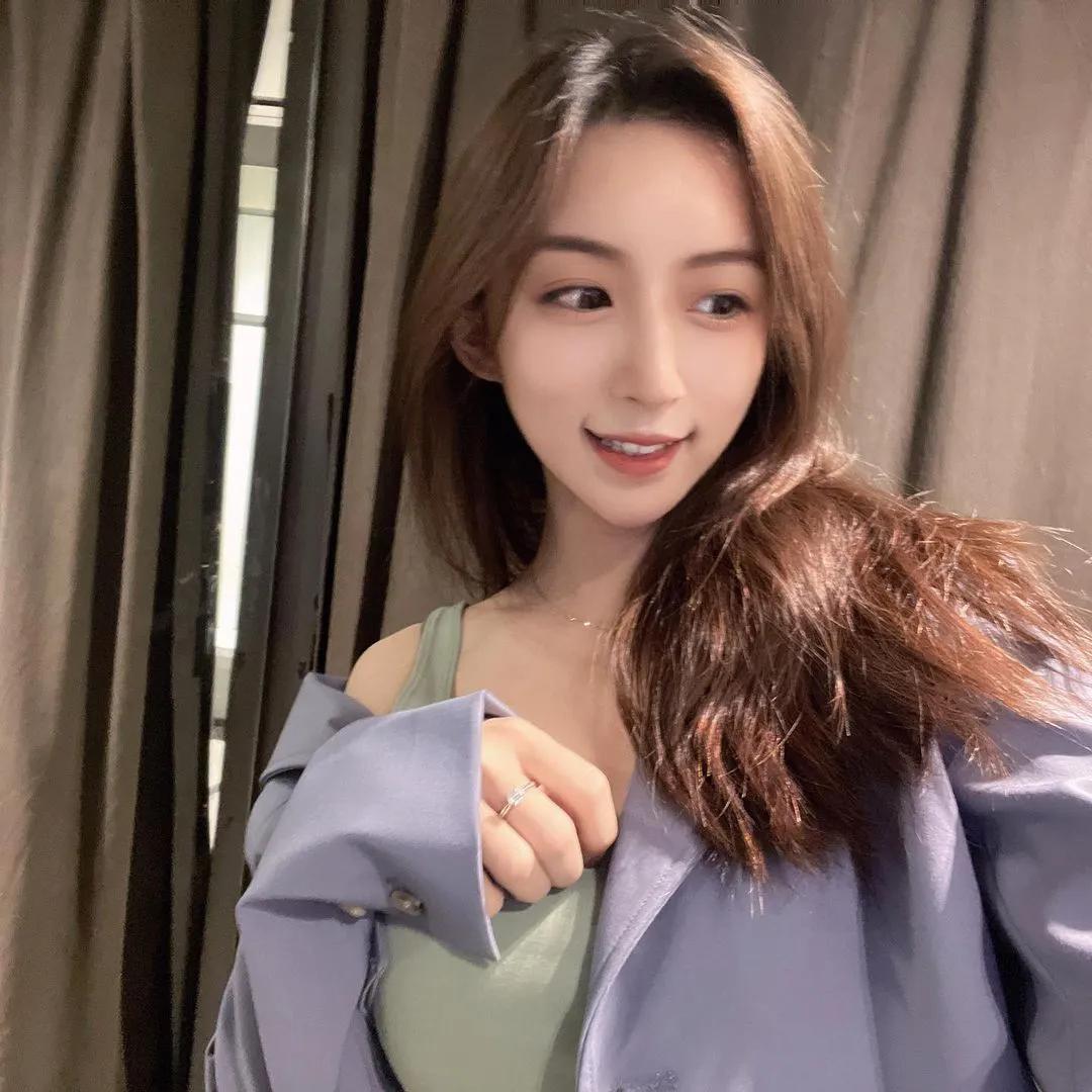 Ashley Cheung, the model, the skin is like fat, the face is like white ...