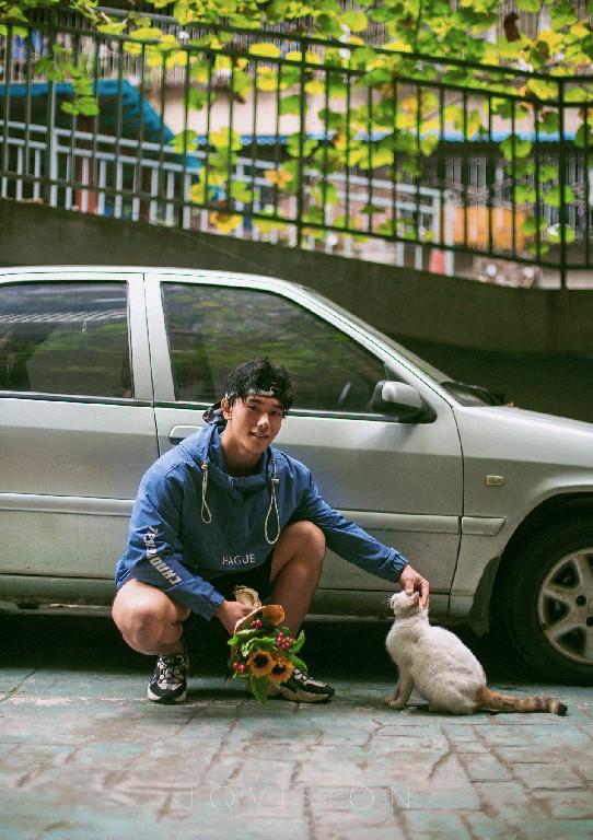 Brother Sunshine Zeng Haoran: Have a nice day alone - iNEWS