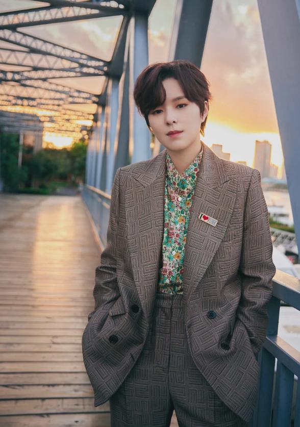 You can wear Yang Yunqing when you wear a neutral suit, and you can ...