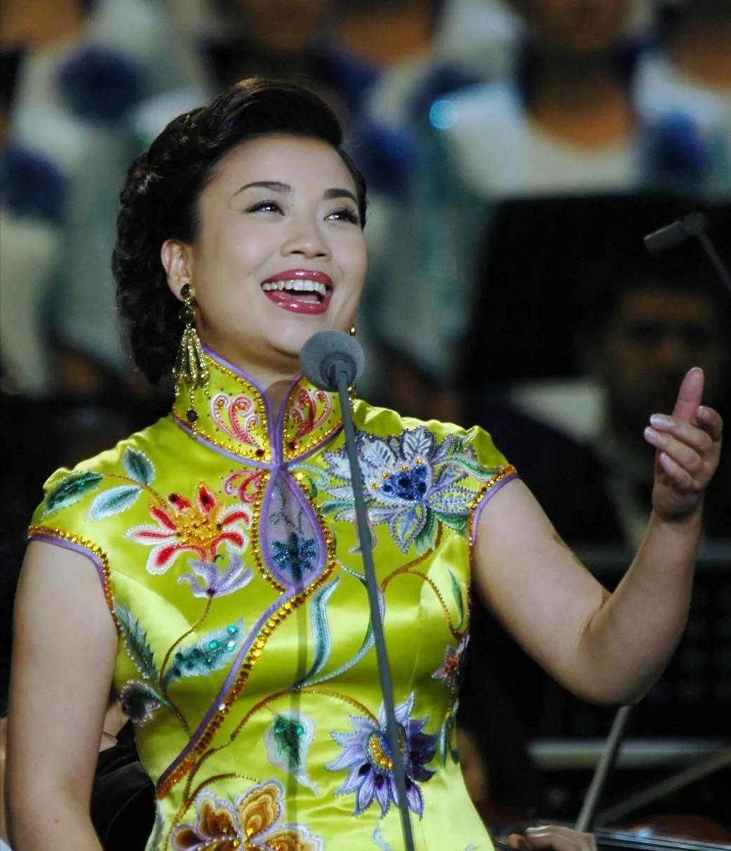 Zhang Ye, soprano singer, national first-class actor - iNEWS