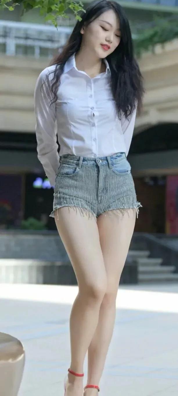 20 stunning photos of beautiful women, slim and beautiful like flowers ...