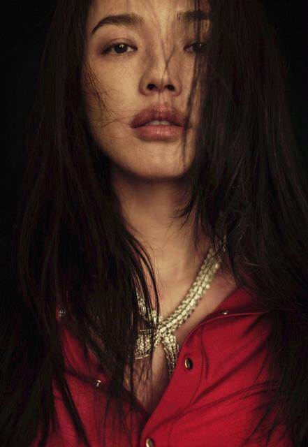 The temperament of Hsu Chi is really not blowing, the classic red ...