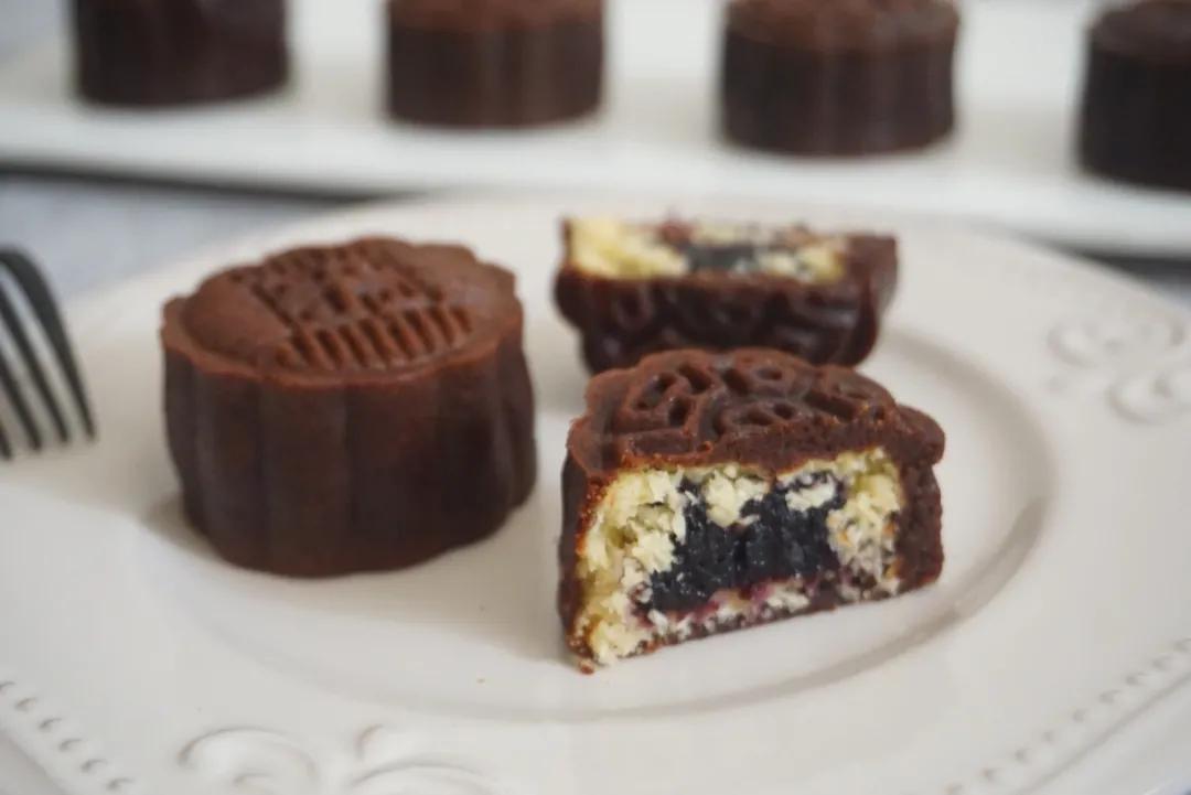Low-cost replica of the same Starbucks "Mocha Blueberry Cheese Mooncake ...
